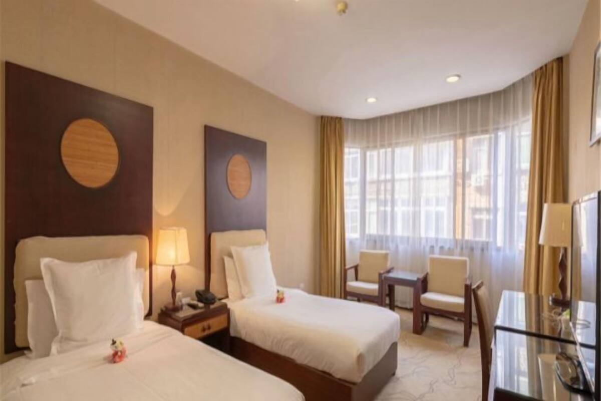 Minibar, cofre no quarto, despertadores