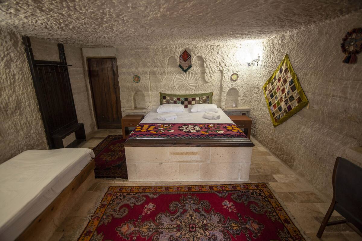 Quarto Twin Signature, 1 quarto, vista para a piscina, junto ao jardim | Secretária, secretária adequada para computadores portáteis 