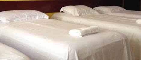 Quarto quádruplo superior | Wi-Fi de cortesia, roupa de cama