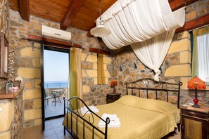 Villa Familiar, 4 quartos, vista para o mar (Kimothoe) | Sala de estar | Televisor 