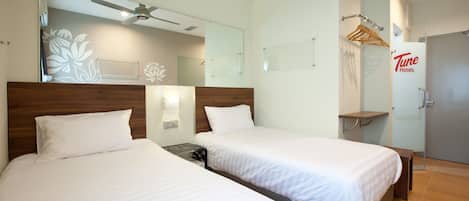 Cofres nos quartos, escrivaninha, cortinas blackout, Wi-Fi de cortesia