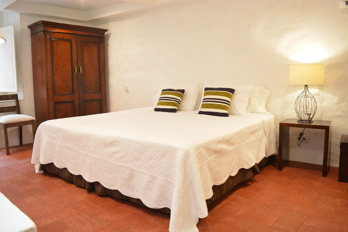 2 quartos, cofres nos quartos, cortinas blackout, Wi-Fi de cortesia