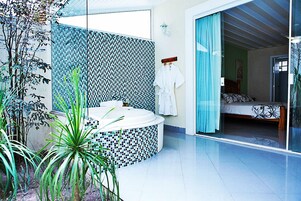 Suite Master com hidromassagem | Banheira de hidromassagem particular