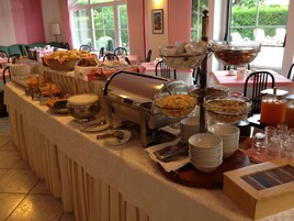 Pequeno-almoço tipo buffet diário incluído