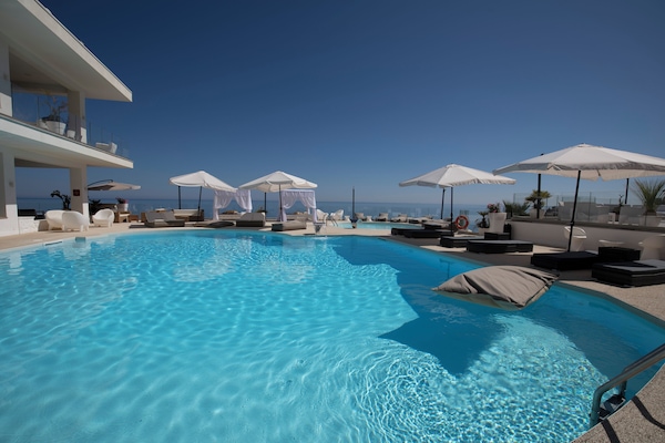 2 piscinas exteriores, espreguiçadeiras