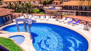 Quarto Quádruplo | Minibar, cofre no quarto, com decoração personalizada, Wi-fi grátis