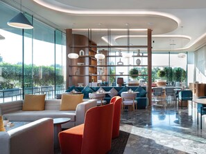 2 restaurantes, café da manhã, culinária internacional