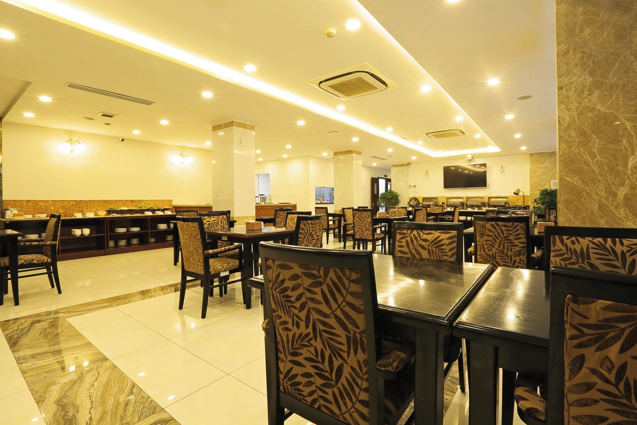 2 restaurantes: servem pequenos-almoços, almoços e jantares