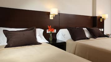 Camas com colchões pillow-top, frigobar, cofres nos quartos
