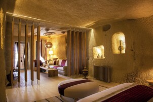 Suite Familiar | Roupa de alta qualidade, cofre no quarto, com decoração personalizada 