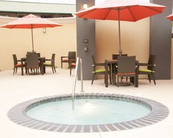 Piscina interior, piscina exterior 