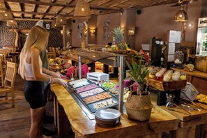 Pequeno-almoço tipo buffet diário incluído 