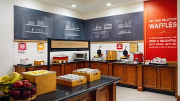 Café da manhã com buffet grátis todos os dias