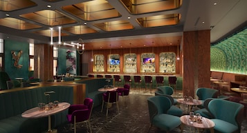 4 restaurantes, que servem almoços, jantares, também cozinha americana