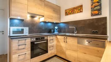 Apartamento família, 2 quartos, vista para o jardim | Cozinha privada