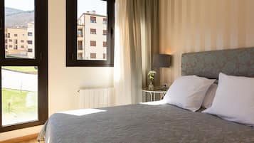 Apartamento, 1 quarto (sofa bed, 4 people) | Edredons de pluma, individualmente decorados, individualmente mobiliados