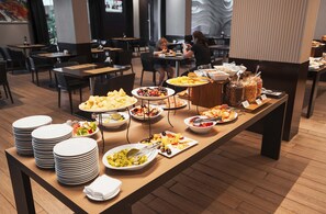 Pequeno-almoço tipo buffet diário incluído 