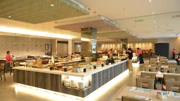 2 restaurantes, pequenos-almoços servidos