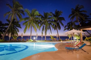 2 piscinas exteriores, espreguiçadeiras 