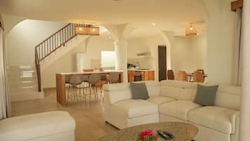 Villa Deluxe, 3 quartos | Minibar, cofre no quarto, secretária