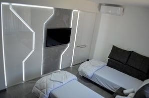 Minibar, secretária, Wi-fi grátis, roupa de cama fornecida 