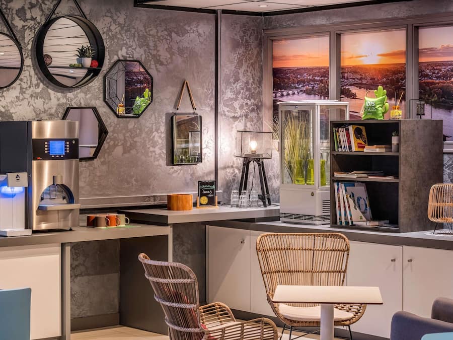 Quarto Twin Standard, 2 camas individuais | Bar (no alojamento)