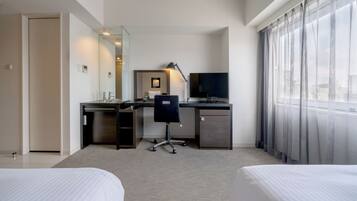 Quarto duplo, para não fumantes | Escrivaninha, ferros/tábuas de passar roupa, Wi-Fi de cortesia