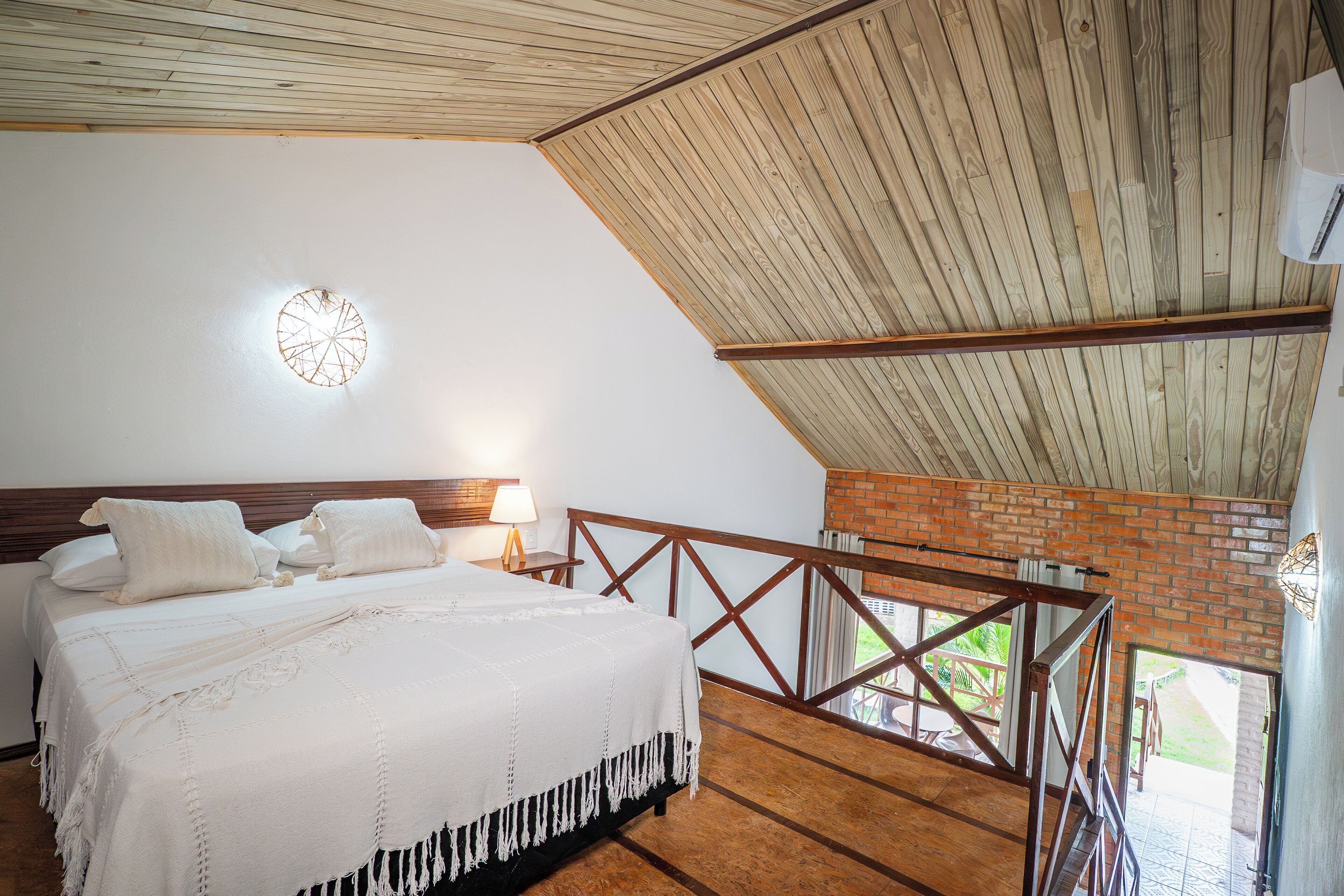 Quarto Quádruplo Executivo | Minibar, cortinas/cortinados opacos, Wi-fi grátis 