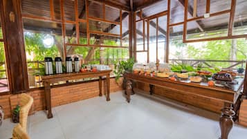 Pequeno-almoço tipo buffet diário incluído