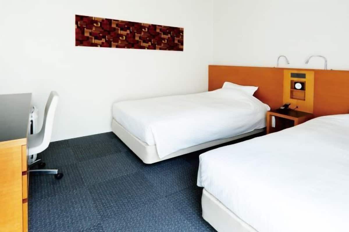 Roupas de cama premium, escrivaninha, Wi-Fi de cortesia, roupa de cama