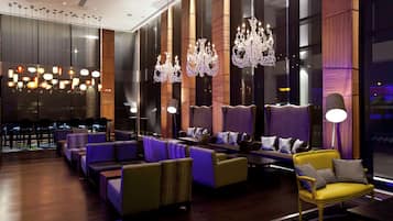 2 bares/lounges