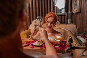 Sala(s) para tratamentos a casais, sauna, banheira de hidromassagem 