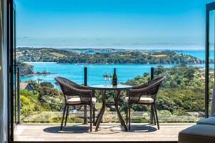 Suite (Waiheke Suite) | Camas de colchão pillowtop, cofre no quarto, ferro/tábua de engomar 