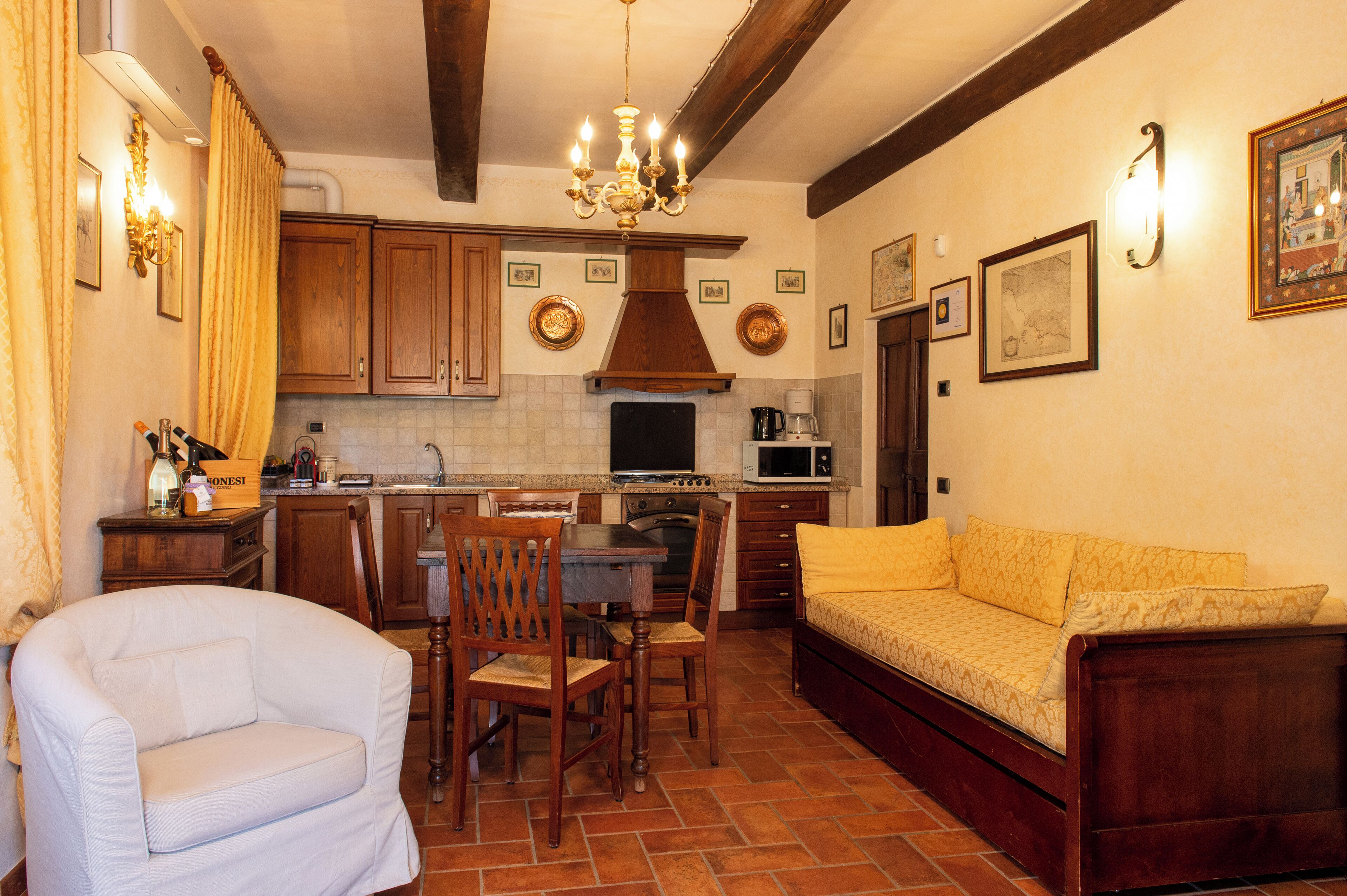 Apartamento Romântico | Cozinha privada | Um frigorífico, um micro-ondas, um forno, uma placa de cozinha 