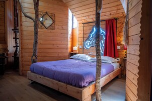 Casa na árvore | Berços (sobretaxa), Wi-Fi de cortesia, roupa de cama