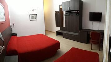 Roupa de alta qualidade, minibar, secretária, quartos insonorizados