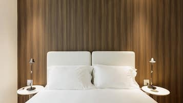 Quarto casal design, 1 cama de casal (Design) | Roupas de cama premium, edredons de pluma, frigobar, cofres nos quartos
