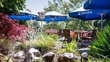 Pequenos-almoços, almoços, jantares servidos, cozinha alemã