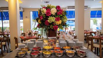 Pequeno-almoço tipo buffet diário incluído