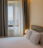 Quarto superior | Roupas de cama premium, cofres nos quartos, cortinas blackout