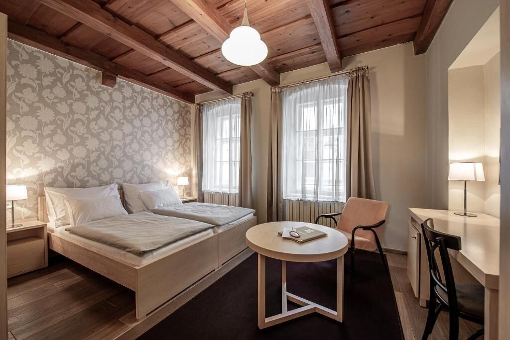 Camas Select Comfort, frigobar, escrivaninha, quartos à prova de som