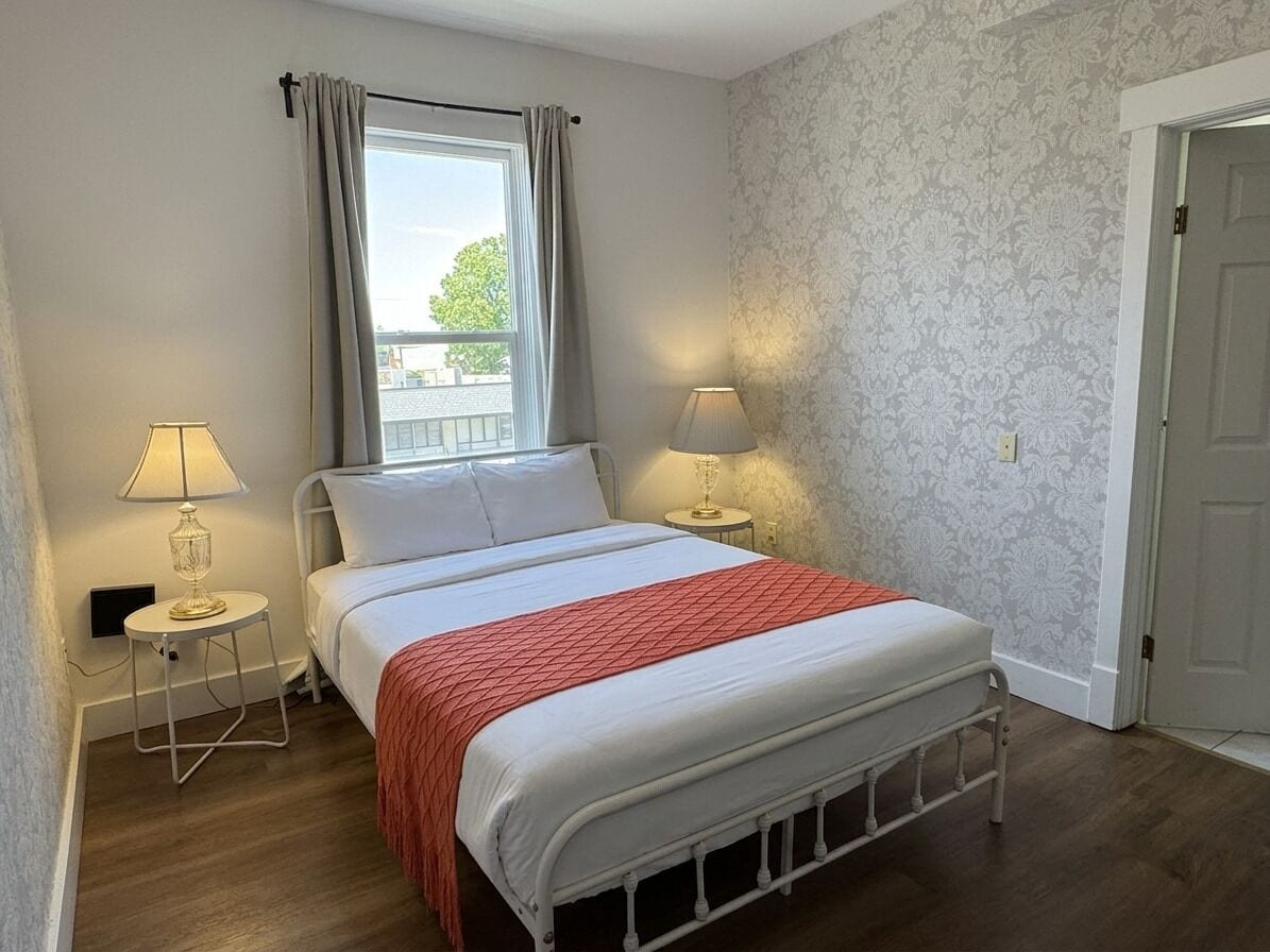 Quarto conforto | Escrivaninha, ferros/tábuas de passar roupa, Wi-Fi de cortesia