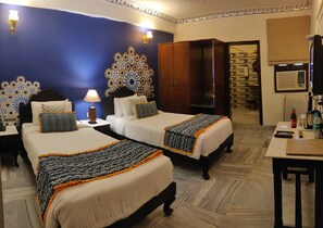 Quarto Deluxe | Camas de colchão Select Comfort, cofre no quarto 