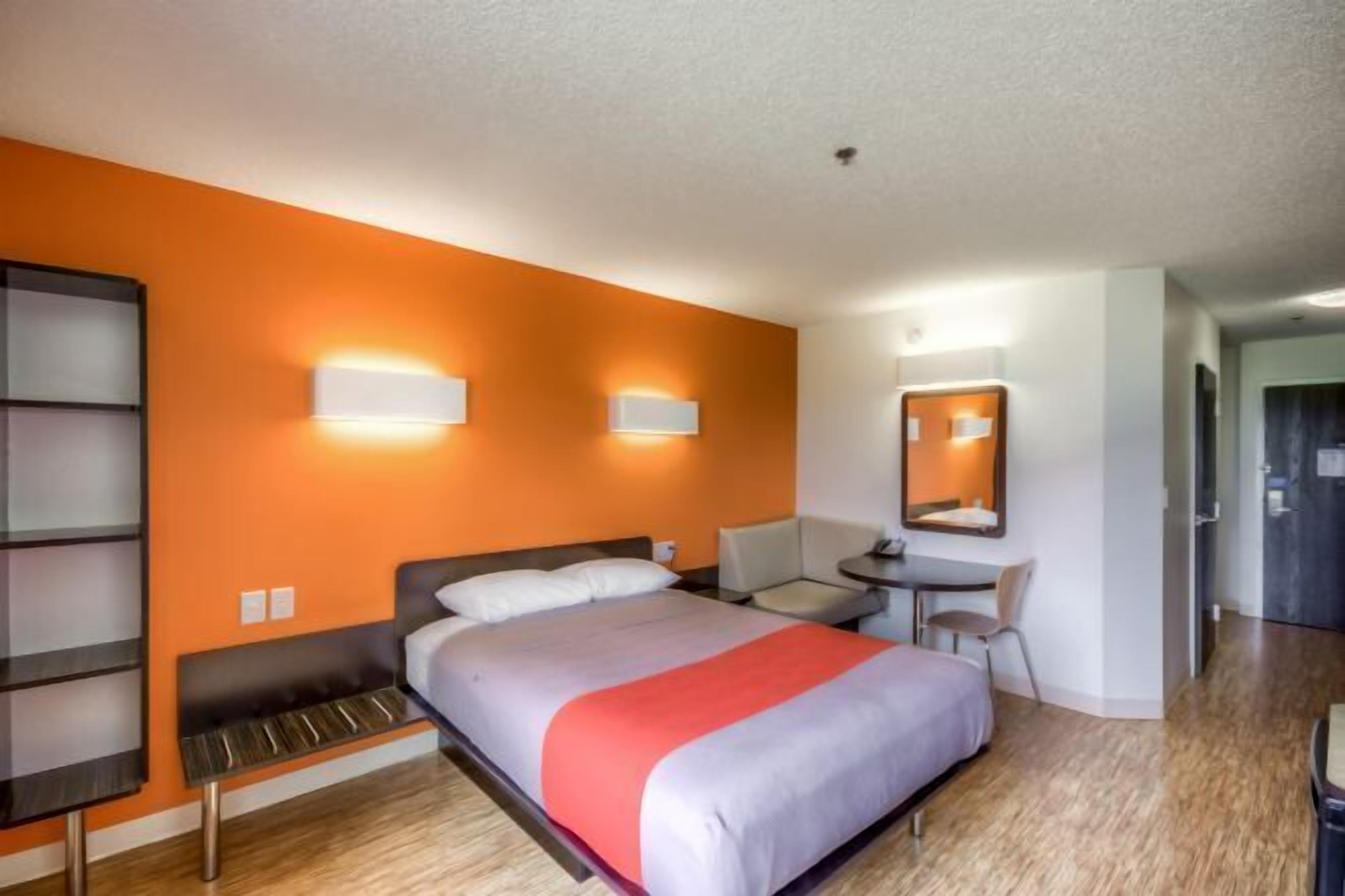 Ferros/tábuas de passar roupa, Wi-Fi de cortesia, roupa de cama