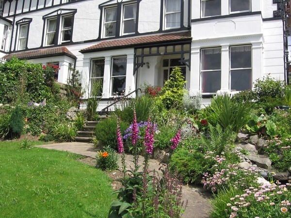 Bryn Derwen Guest House - Conwy