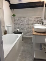 Quarto Duplo, casa de banho anexa | Casa de banho
