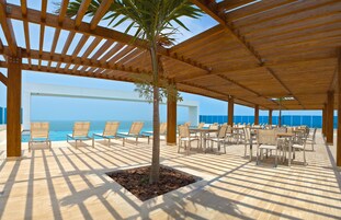 Bar à beira da piscina