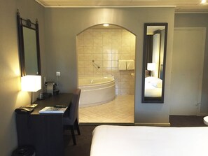 Suíte | Cofres nos quartos, escrivaninha, berços (sobretaxa)