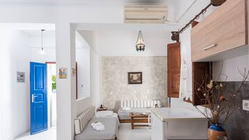 Apartamento, 1 quarto, vista para a piscina (For 4) | Sala de estar | Smart TV, Netflix