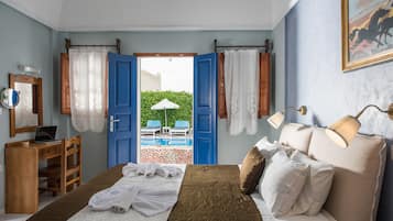 Apartamento Familiar, 1 quarto, vista para a piscina | Cofre no quarto, secretária, quartos insonorizados
